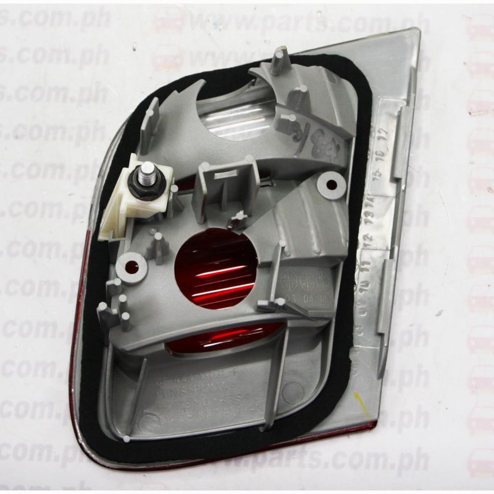 Tail Light - BMW E46 4D 02-04 Red,Chrome inner RH - Twincell