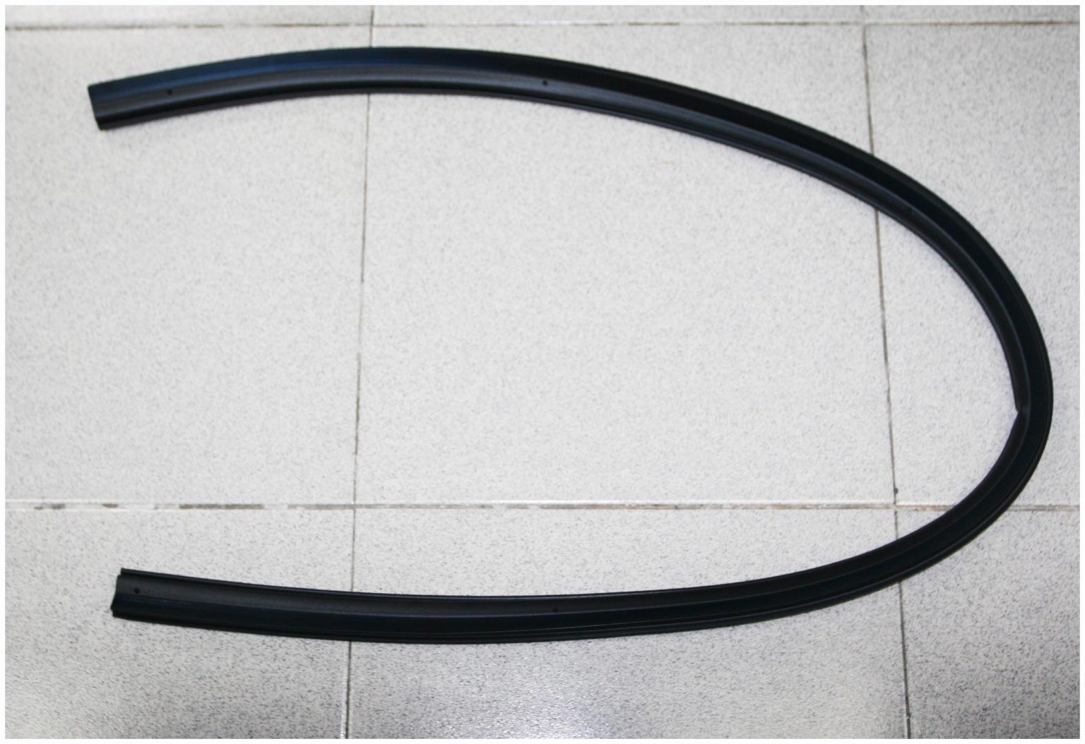 MOULDING - LAND ROVER L322 10-12 HOOD REAR - Twincell
