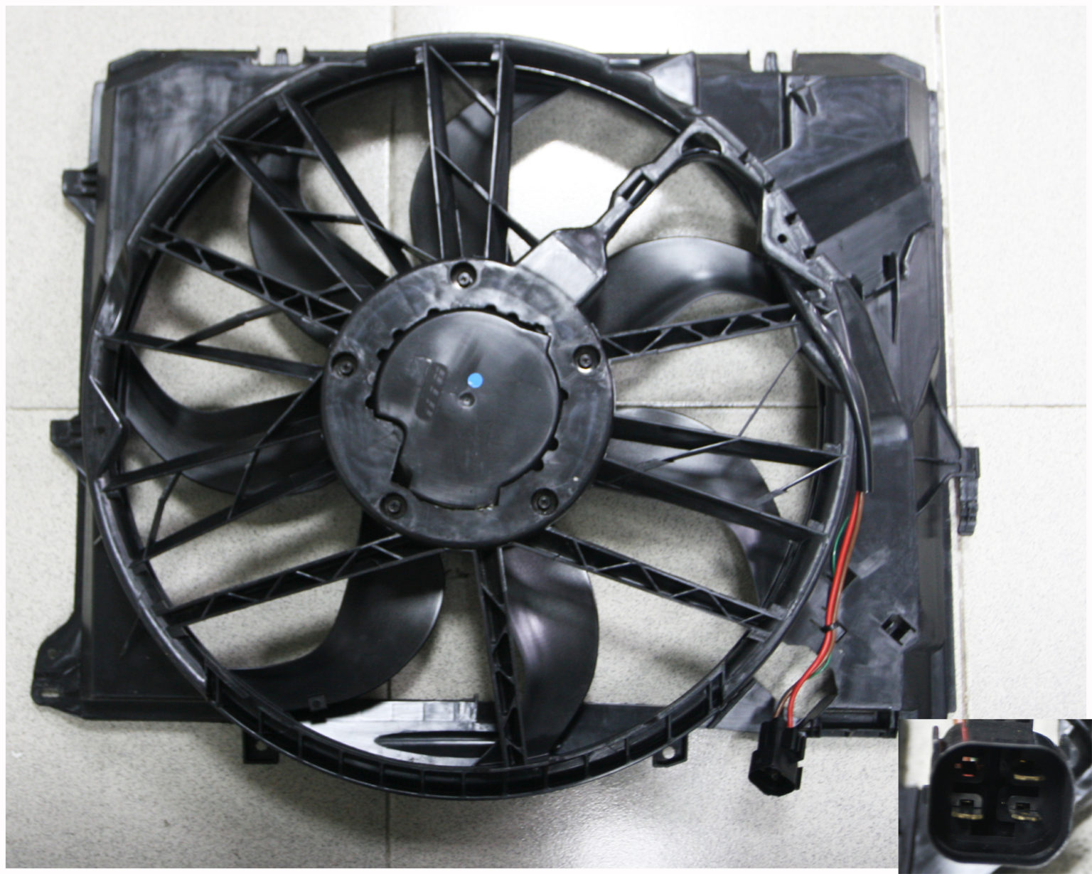 FAN MOTOR ASSY - BMW E87/E90/E93 05- 300W MT 3PIN - Twincell