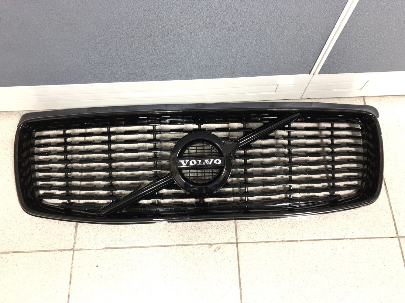 RADIATOR GRILL - XC90 18- BLACK R-DESIGN - Twincell